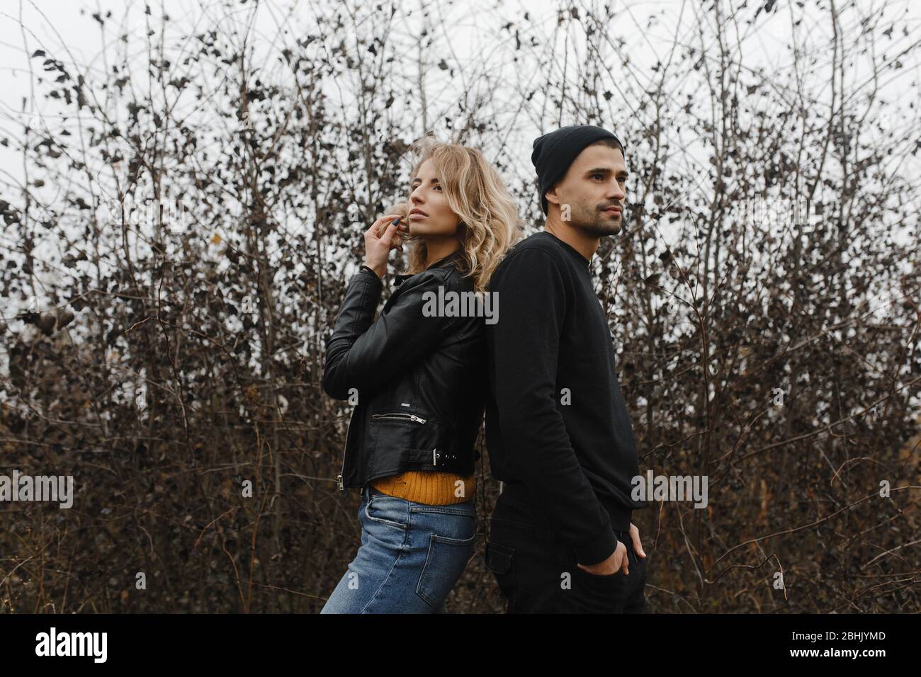 Two people backs to each other hi-res stock photography and images - Alamy
