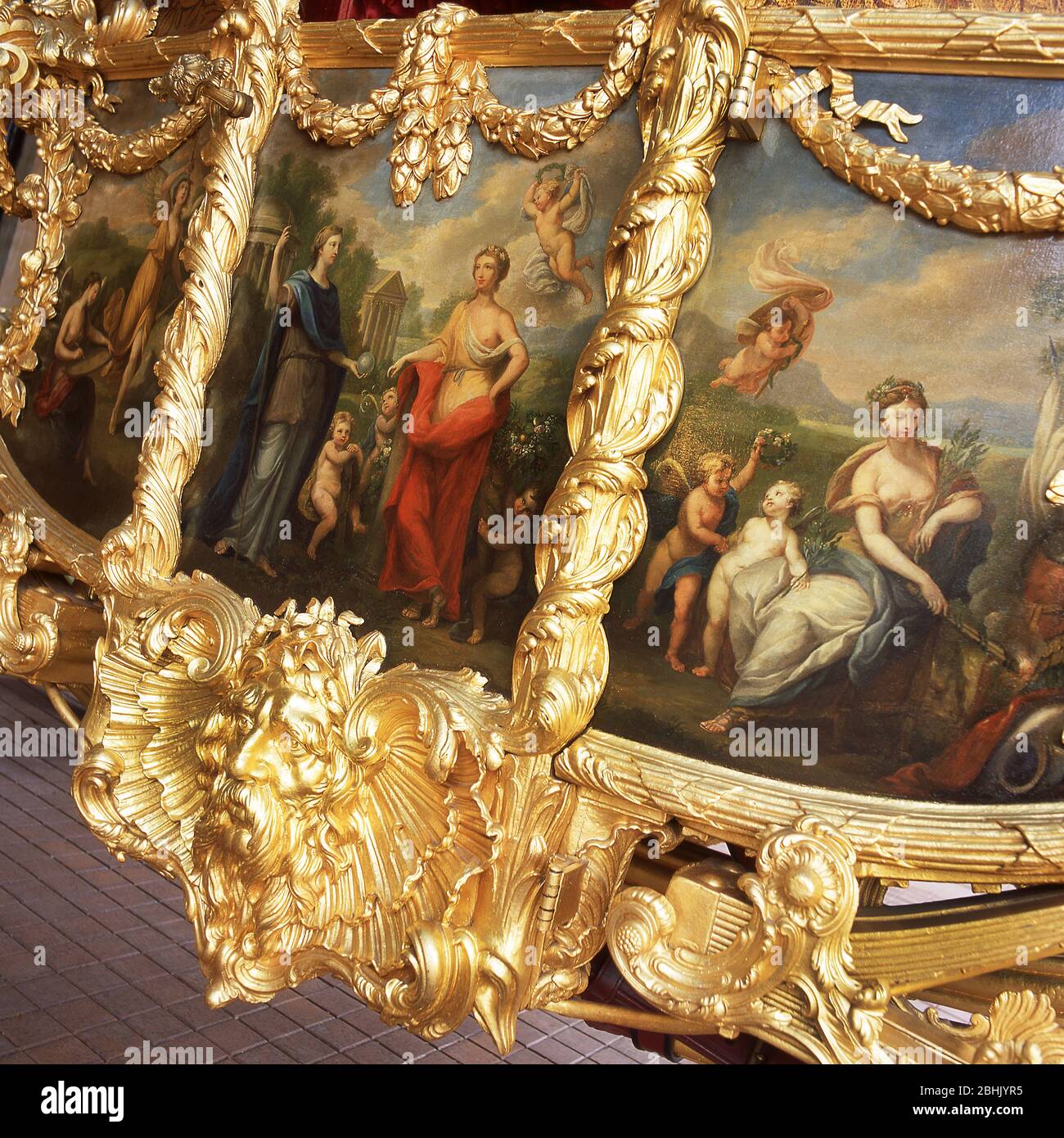Royal gold coach hi-res stock photography and images - Alamy
