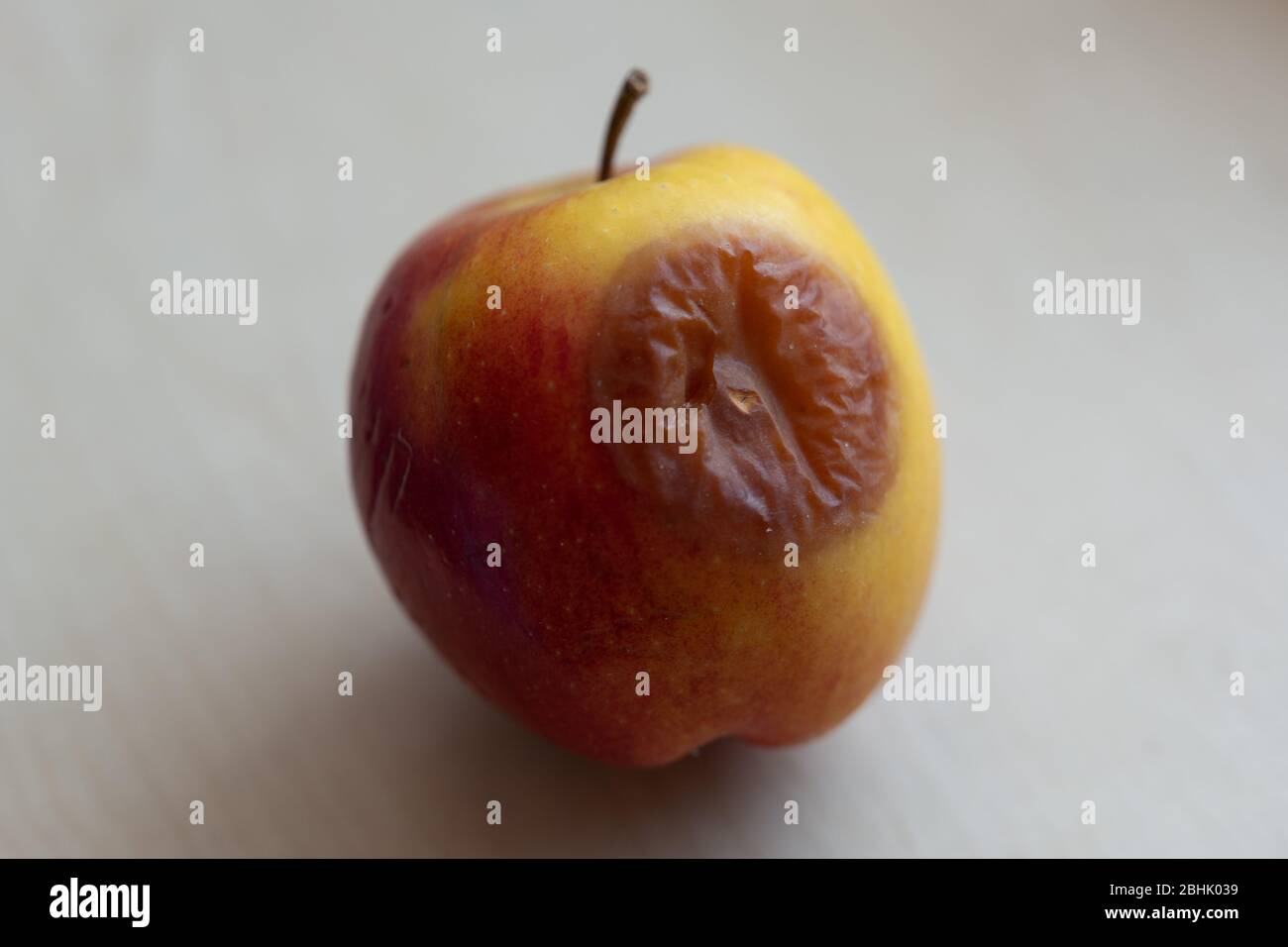Red apple rotting hi-res stock photography and images - Alamy