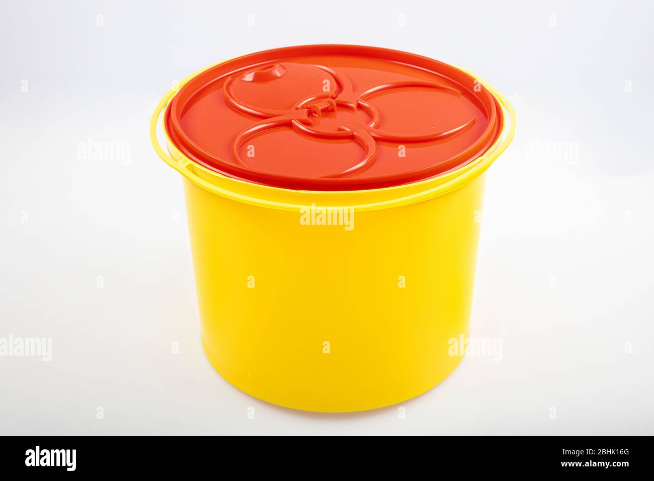 Medical Waste Rubbish Bins & Sharps Waste Management 5 liter. Yellow ...