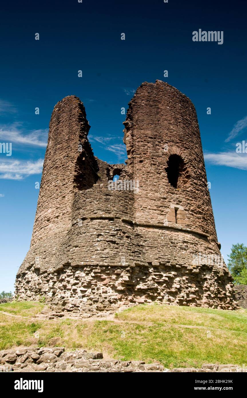 13th century medieval round tower fortress of hi-res stock photography ...