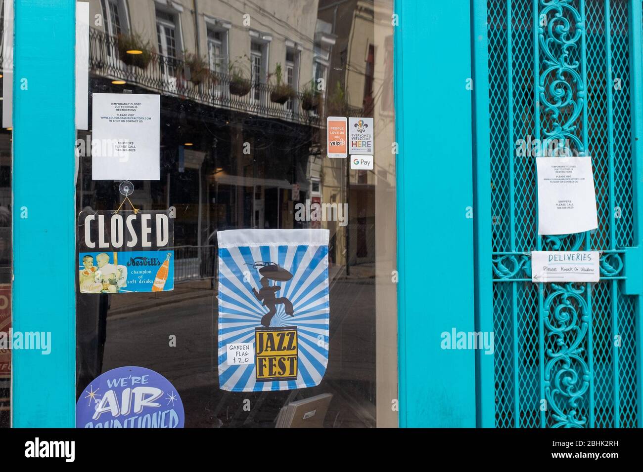 Factory closed sign hi-res stock photography and images - Alamy