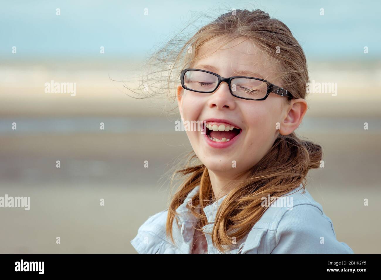 Girl laughing eyes closed hi-res stock photography and images - Alamy