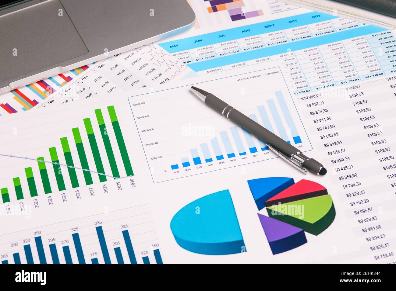 Business analytics graphics hi-res stock photography and images - Alamy