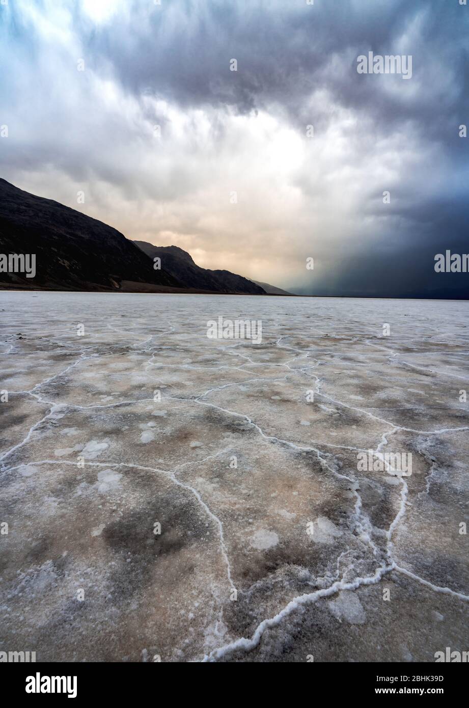 Dramatic skies and spectacular scenery at Badwater Basin in Death ...