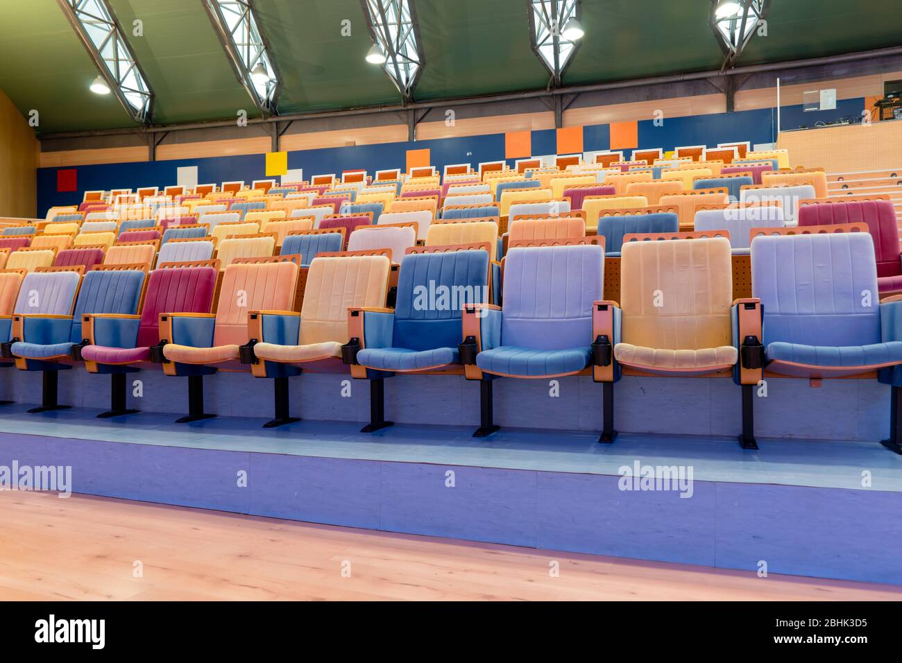 Auditorium seating hi-res stock photography and images - Alamy