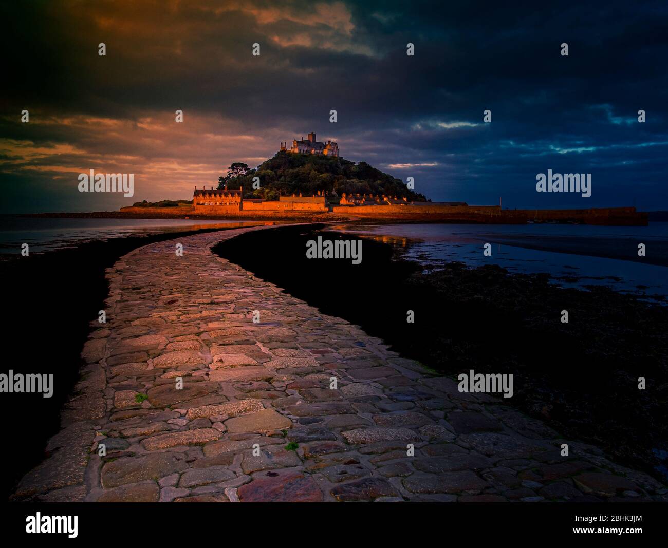 St Michael's Mount Cornwall at dawn Stock Photo - Alamy