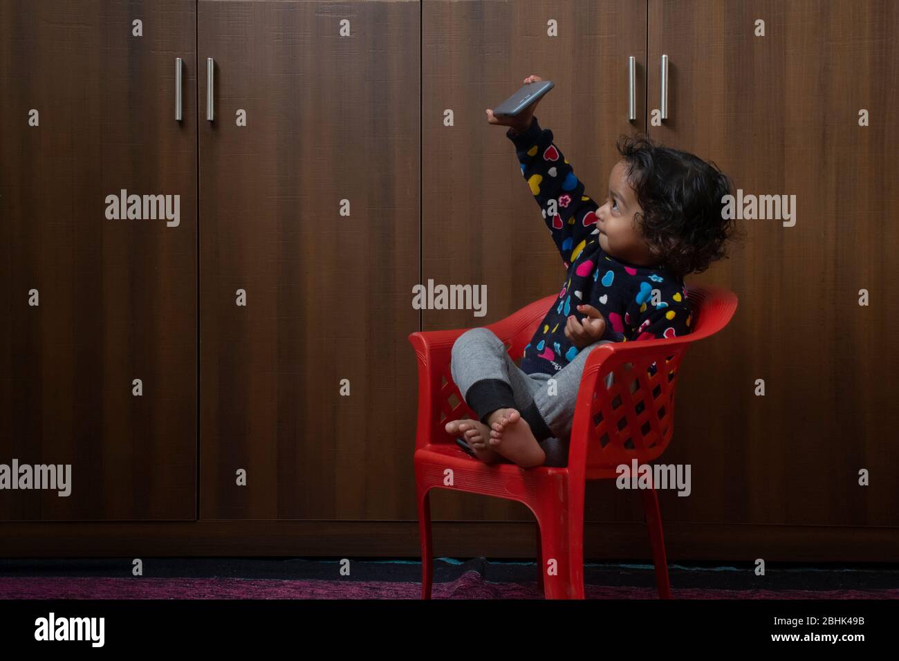 child using a mobile phone Stock Photo - Alamy