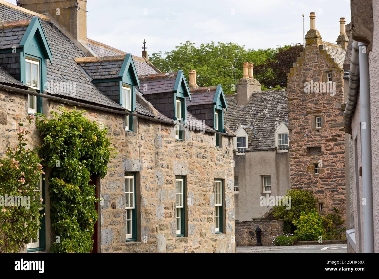Castle historic fordyce aberdeenshire hi-res stock photography and ...