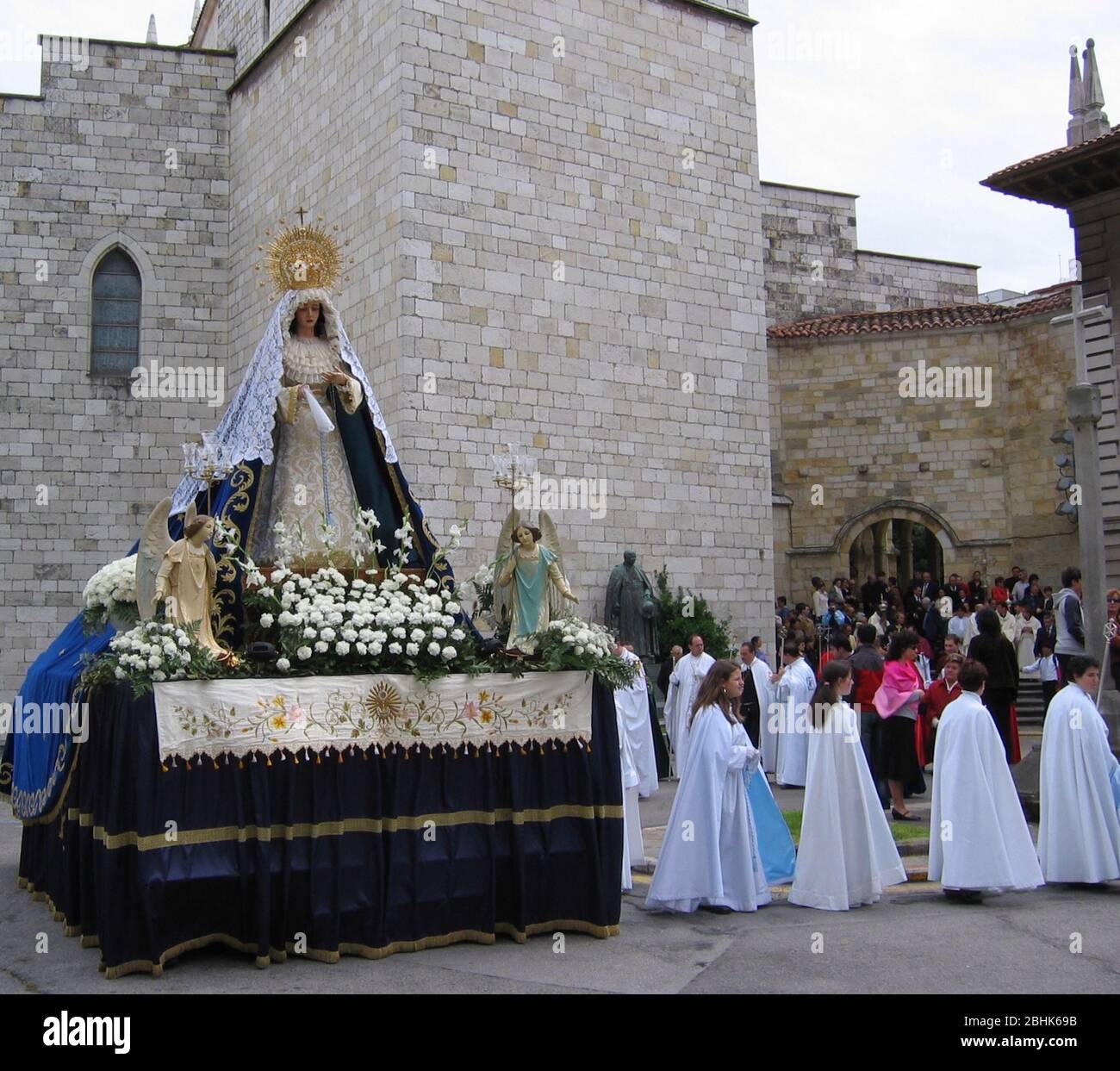 Virgin Mary statue outside Santander Cathedral readied for Easter ...