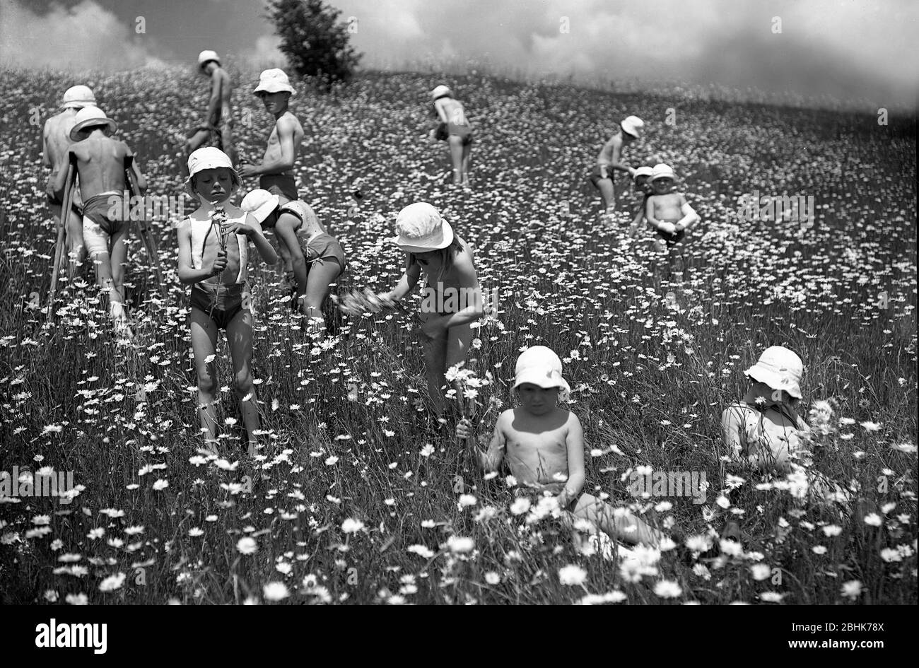 1920s Poor High Resolution Stock Photography and Images - Alamy