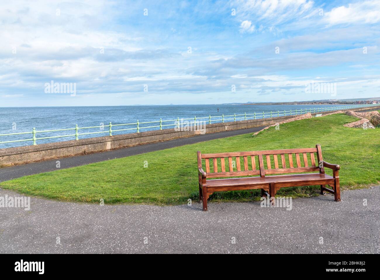 Empty bench seafront hi-res stock photography and images - Alamy