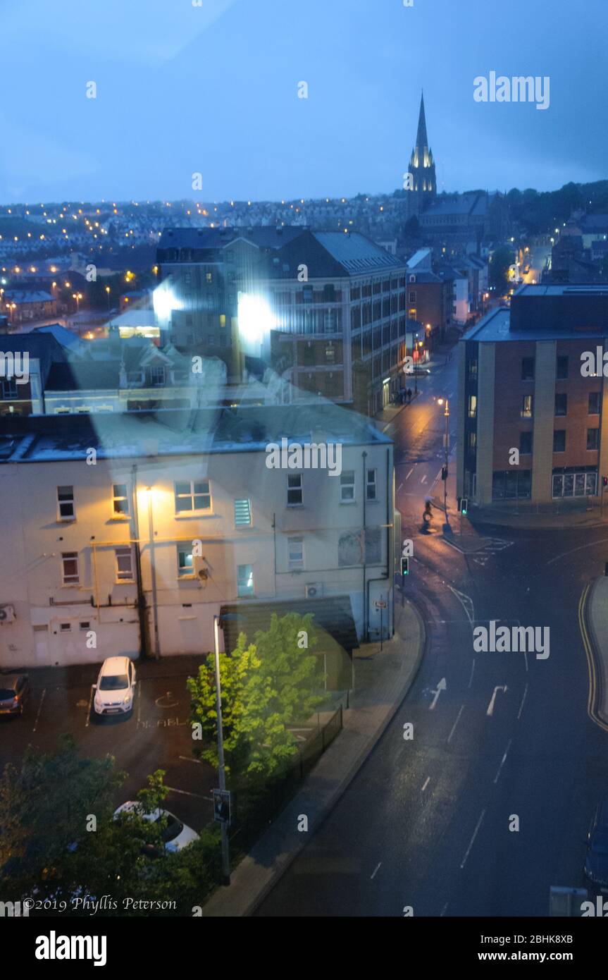 Old city wall derry hi-res stock photography and images - Alamy