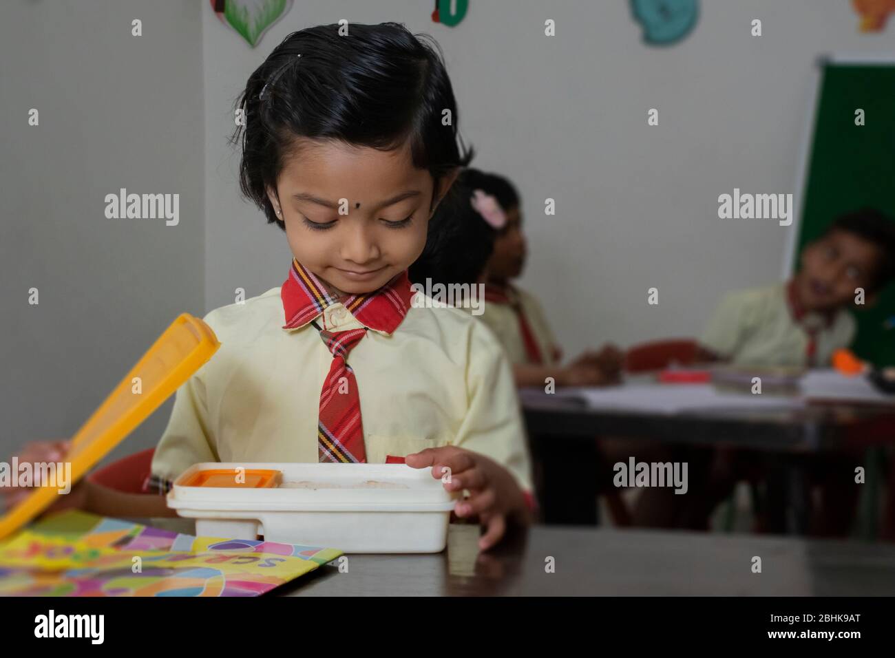 School lunch table hi-res stock photography and images - Alamy
