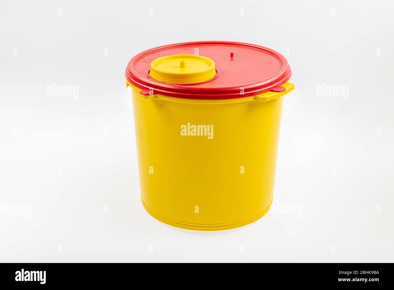 Medical Waste Rubbish Bins & Sharps Waste Management 5 liter. Yellow ...