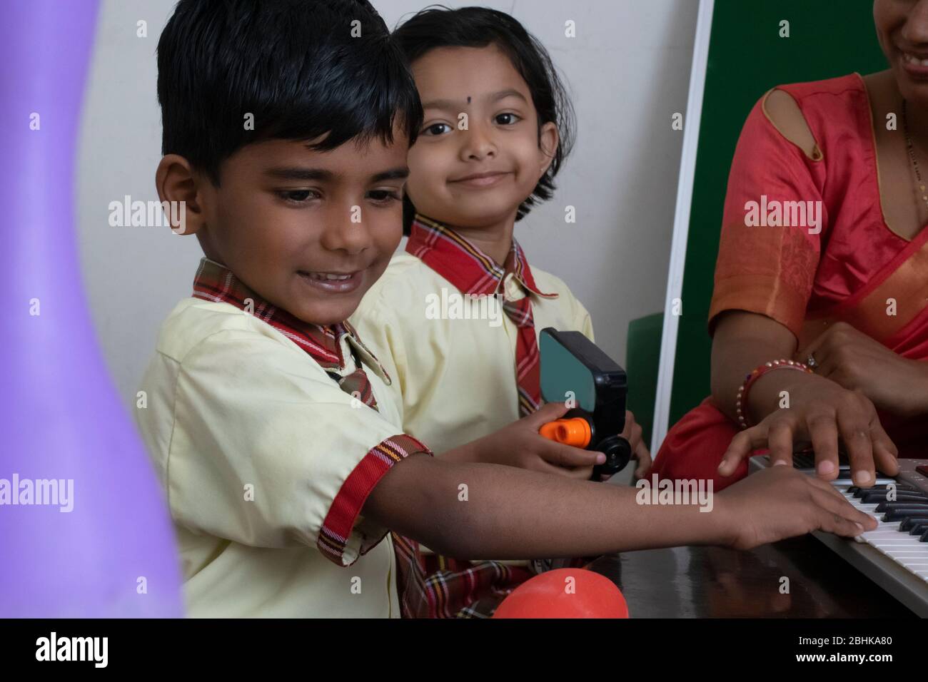 School children classroom india desk hi-res stock photography and ...