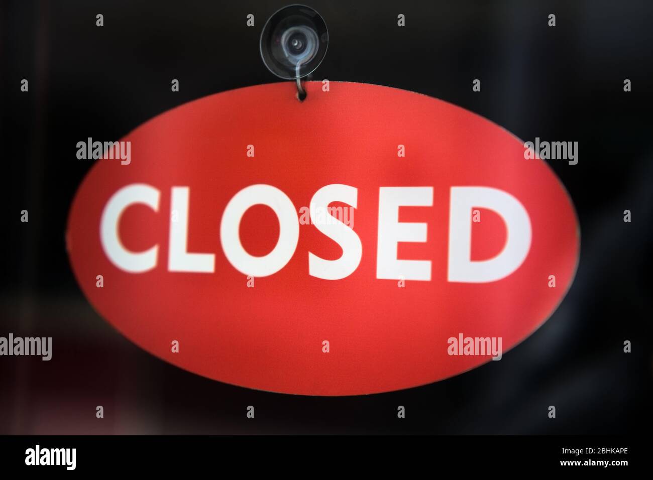 Closed sign in retail shopping display window store shop closing ...
