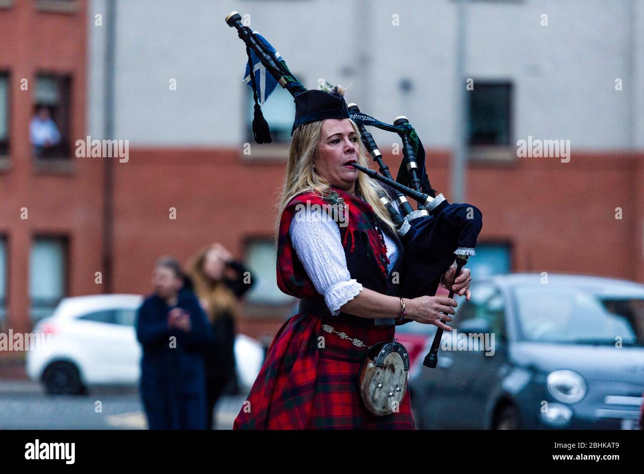 Female scottish piper plays bagpipes hi-res stock photography and ...