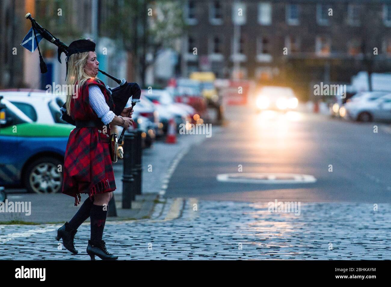 Female scottish piper plays bagpipes hi-res stock photography and ...