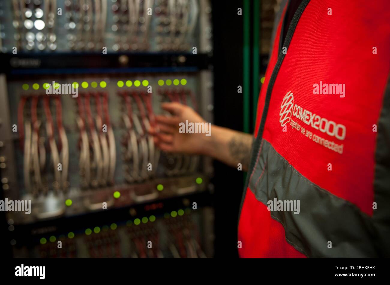 Virgin Media Engineers installing Stock Photo - Alamy