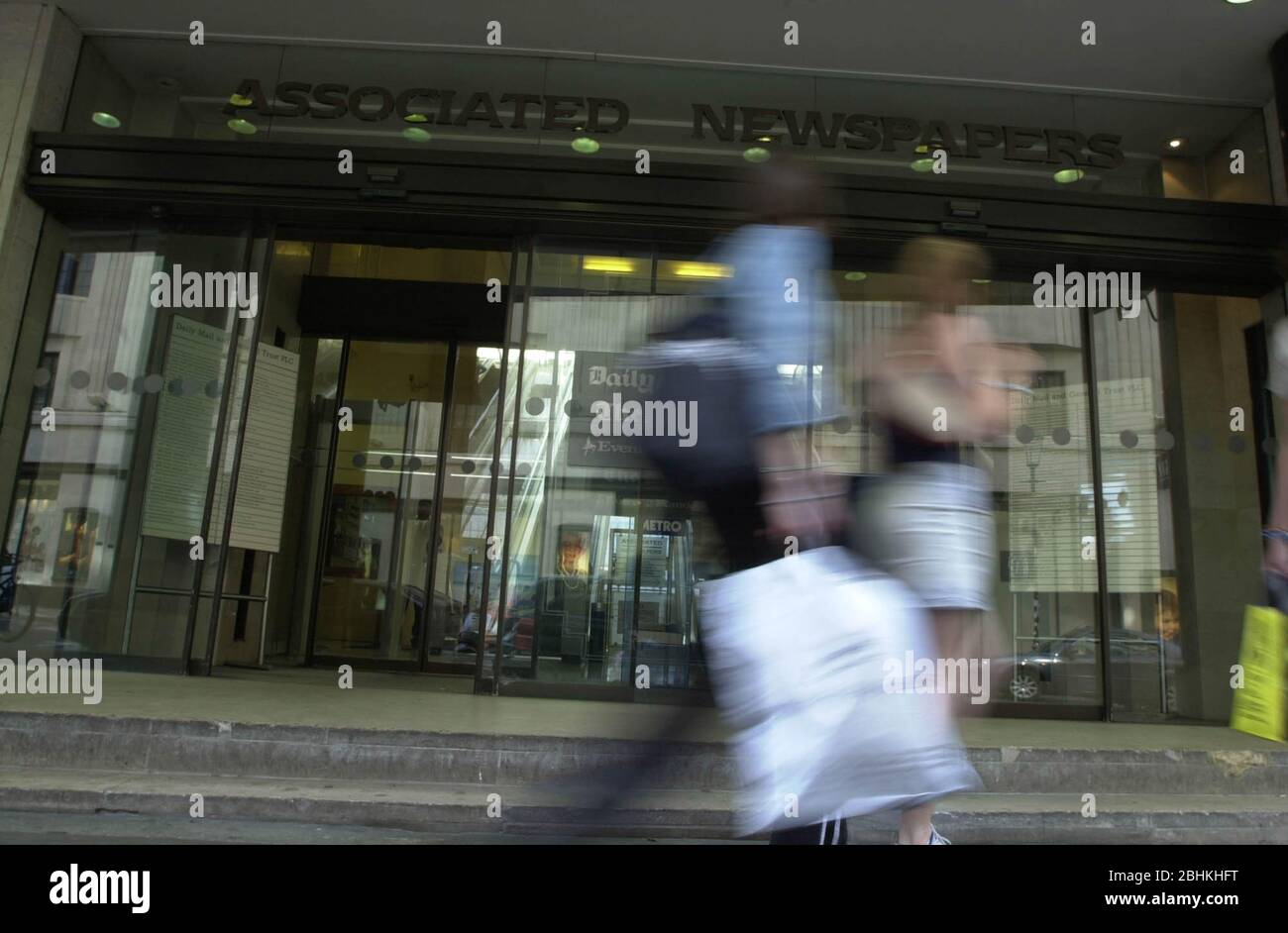 Daily mail newspaper office london hi-res stock photography and images ...