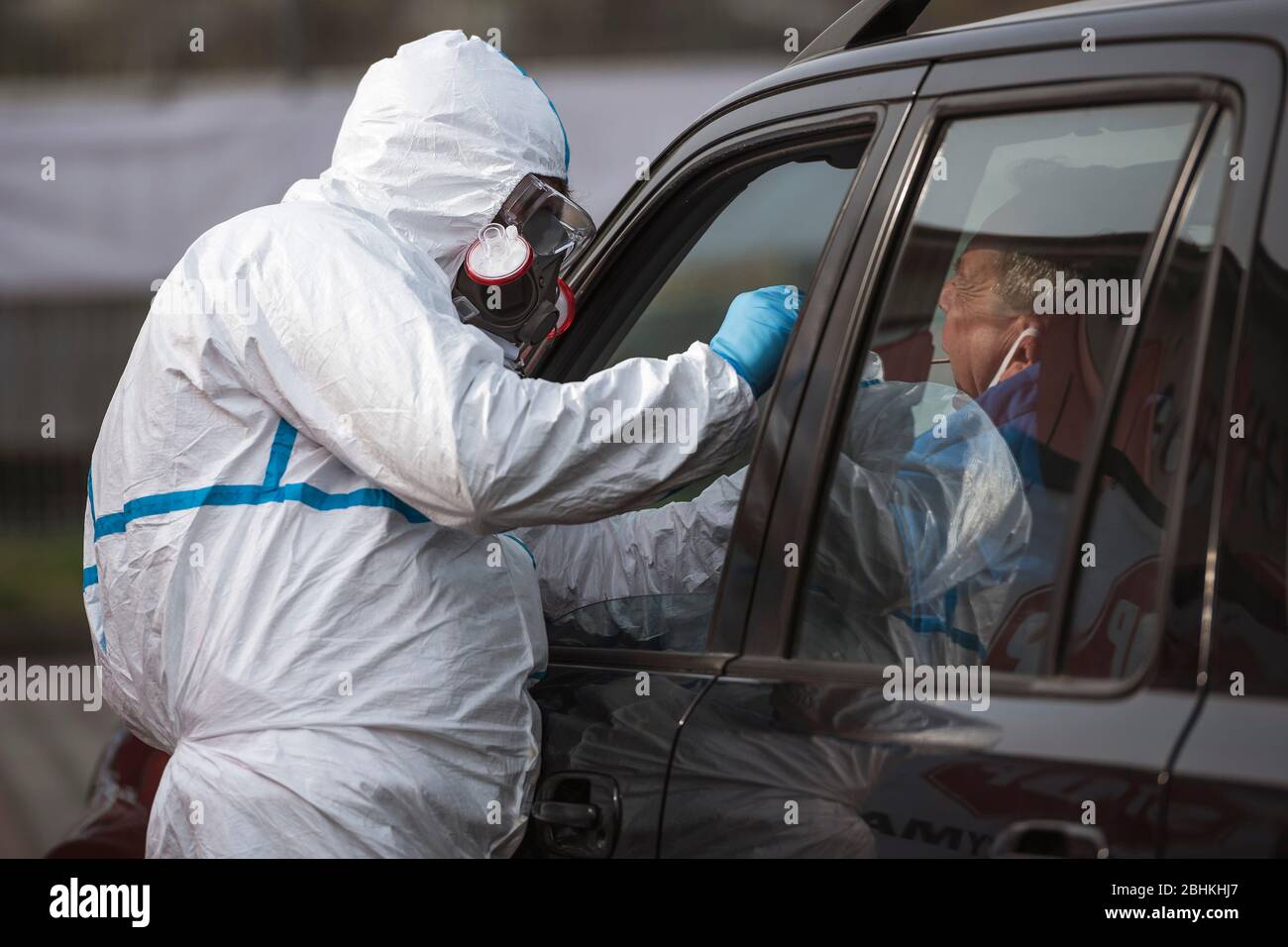 Sars mask hi-res stock photography and images - Alamy