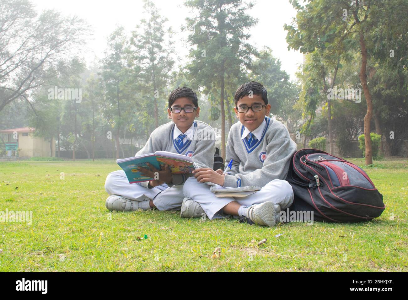 student studying outdoor Stock Photo - Alamy