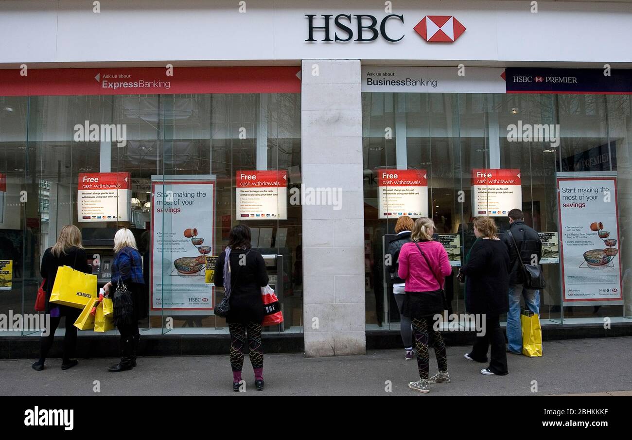 Bank cash queue hsbc hi-res stock photography and images - Alamy