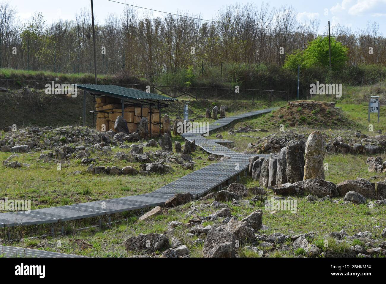 Fossa burial ground hi-res stock photography and images - Alamy