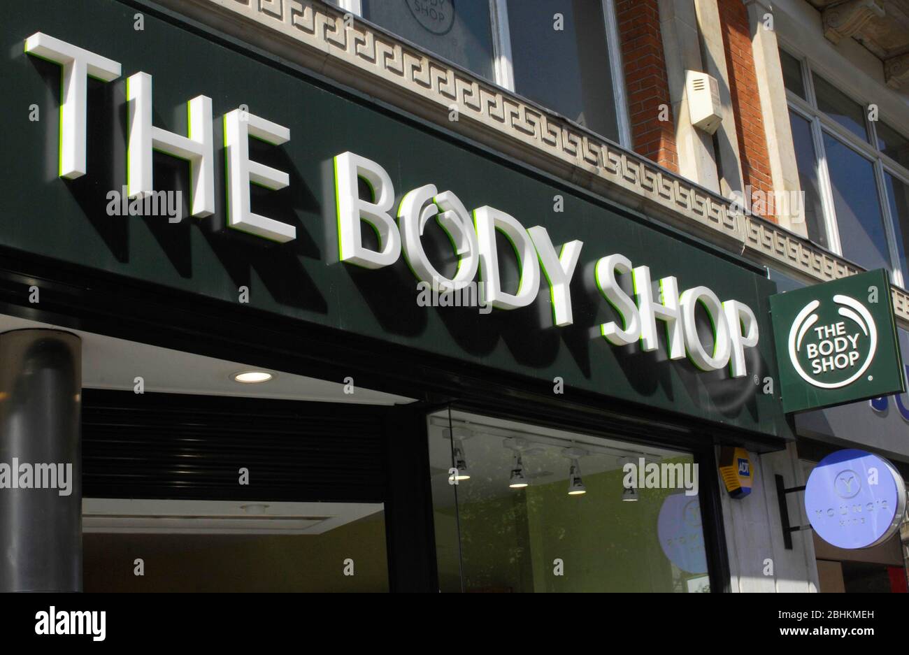 The bodyshop logo hi-res stock photography and images - Alamy