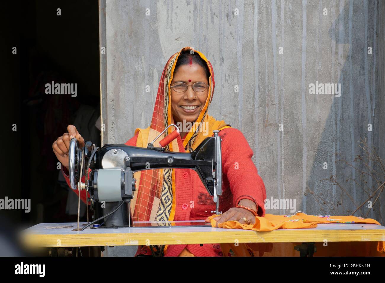 Woman working on sewing machine hi-res stock photography and images - Alamy