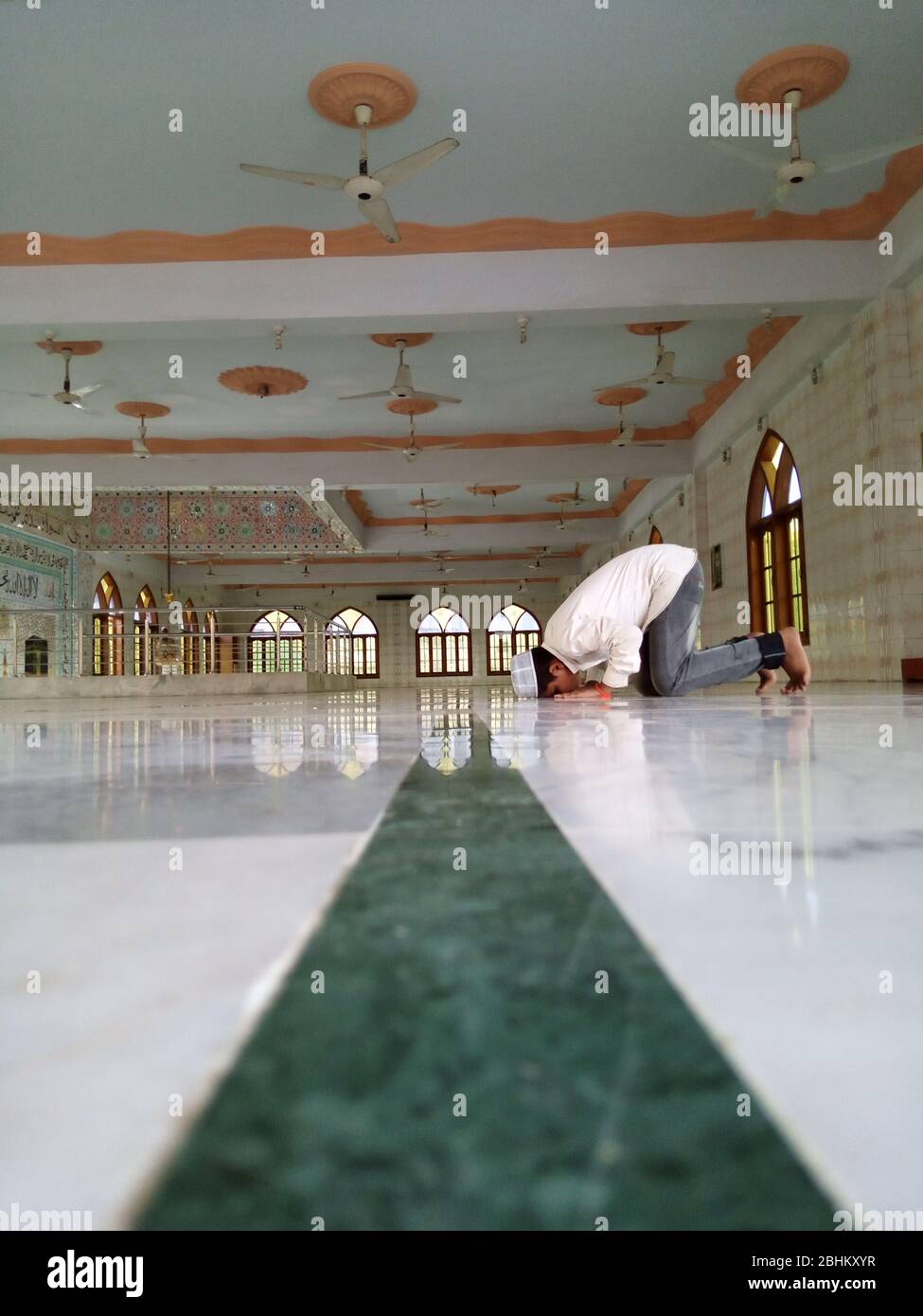 Ramzan namaz in mosque hi-res stock photography and images - Alamy