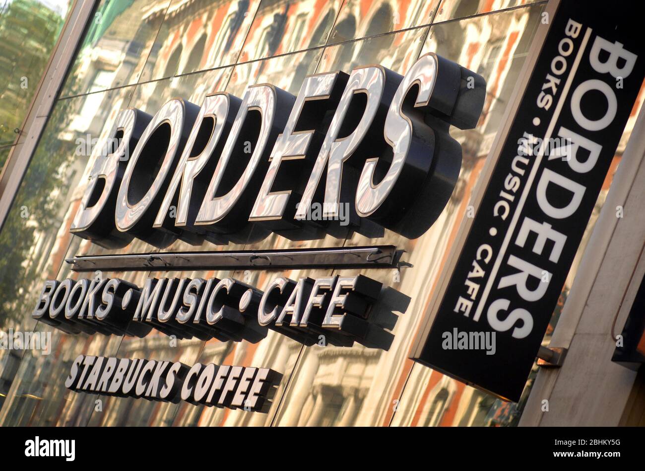 Exterior of a Borders store in Central London Stock Photo - Alamy