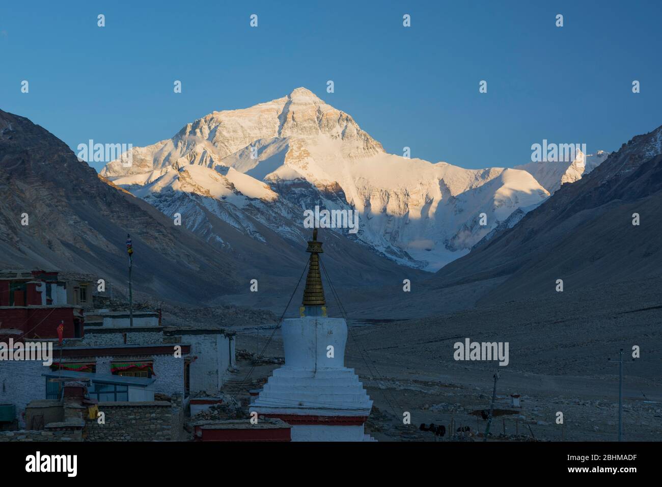 Rongbuk Everest High Resolution Stock Photography and Images - Alamy