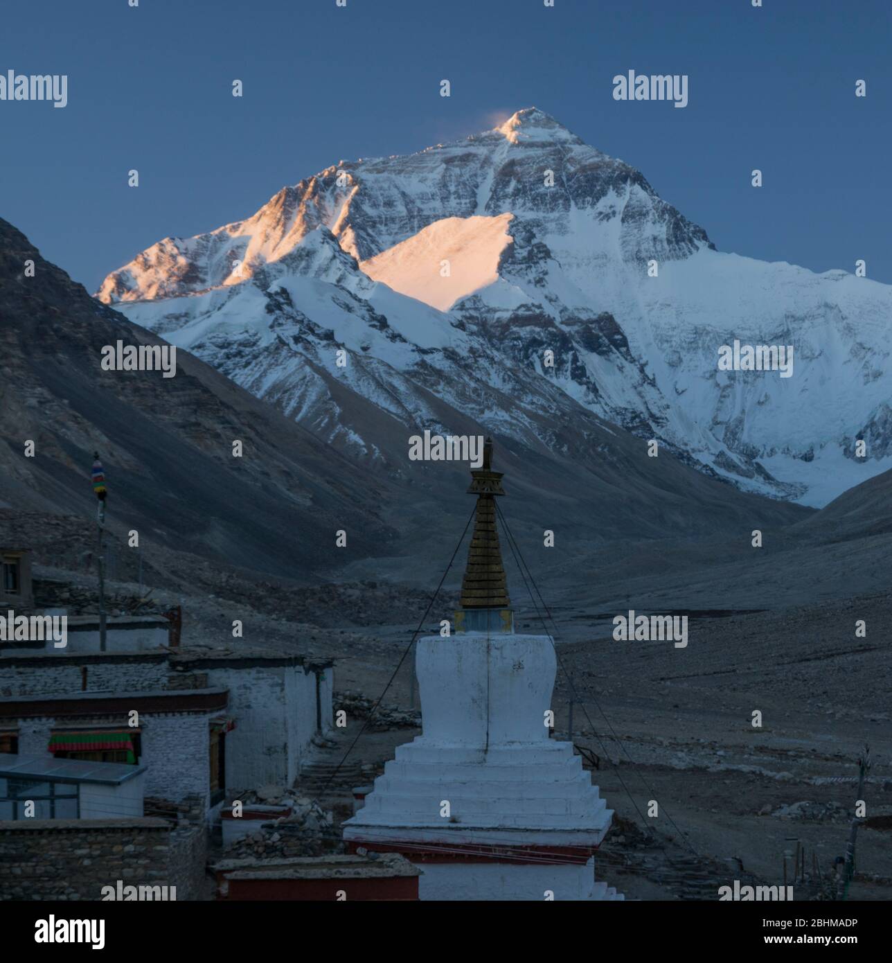 Mount Everest and stupa at Rongbuk monastery, Tibet Stock Photo - Alamy