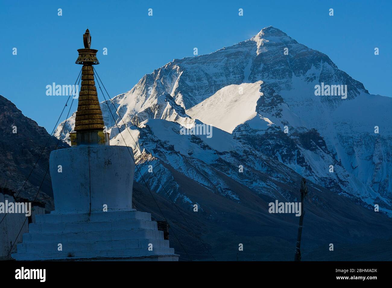 Mount Everest and stupa at Rongbuk monastery, Tibet Stock Photo - Alamy