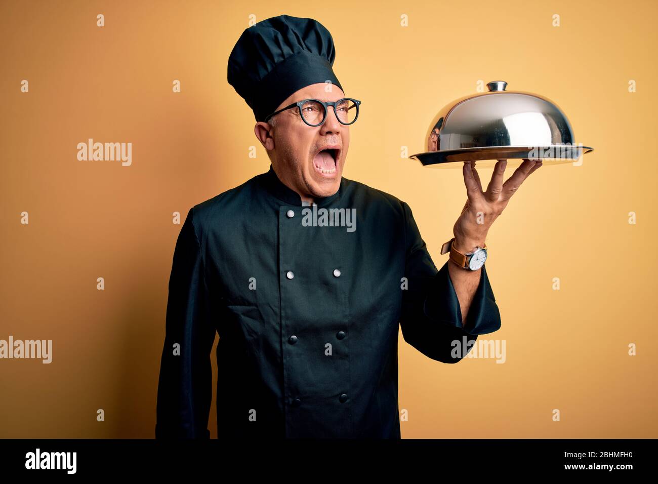 Senior man shouting at a waiter hi-res stock photography and images - Alamy