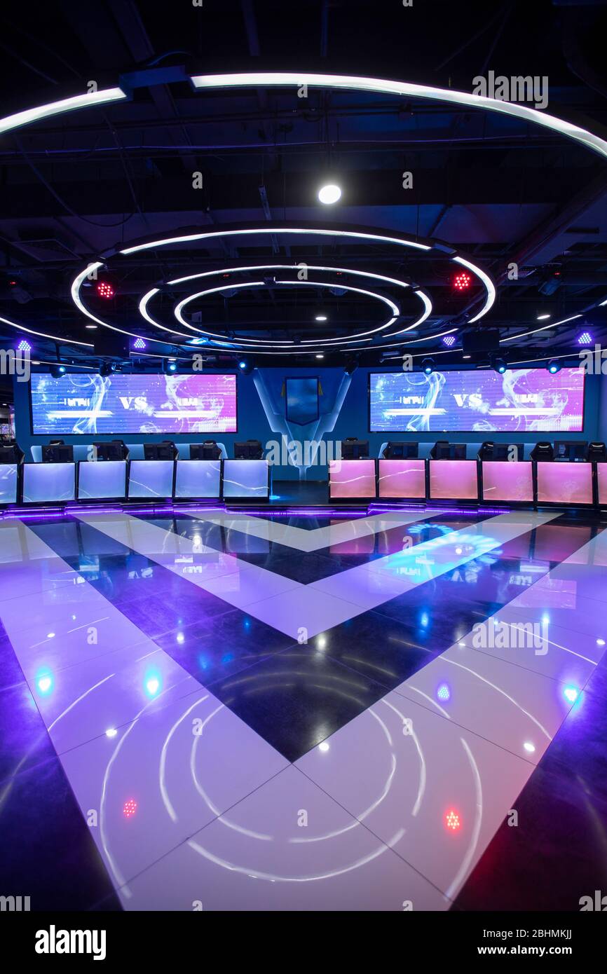 Esports stadium hi-res stock photography and images - Alamy
