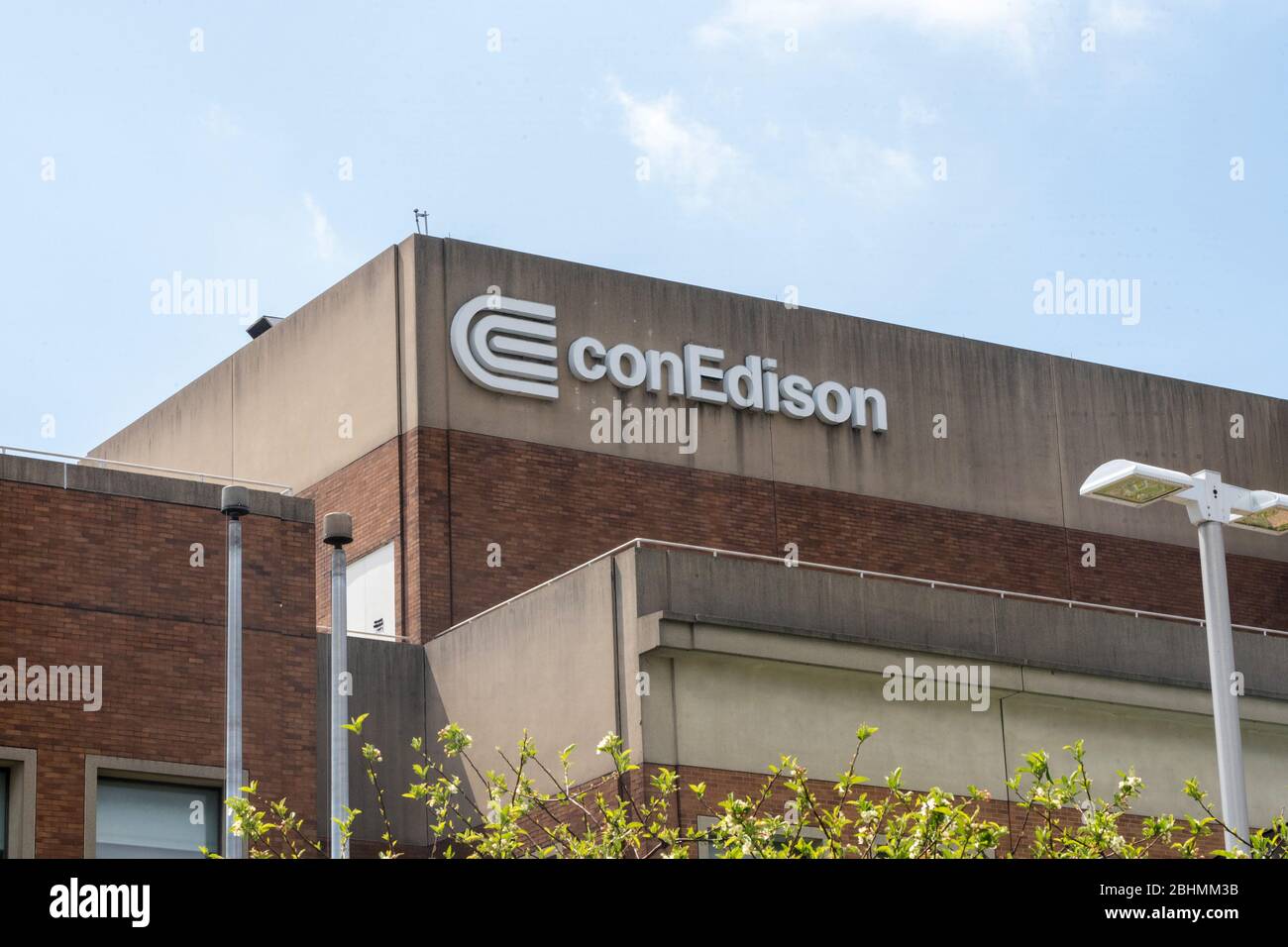 NEW YORK, NEW YORK - APRIL 25, 2020: The Long Island City Con Edison ...