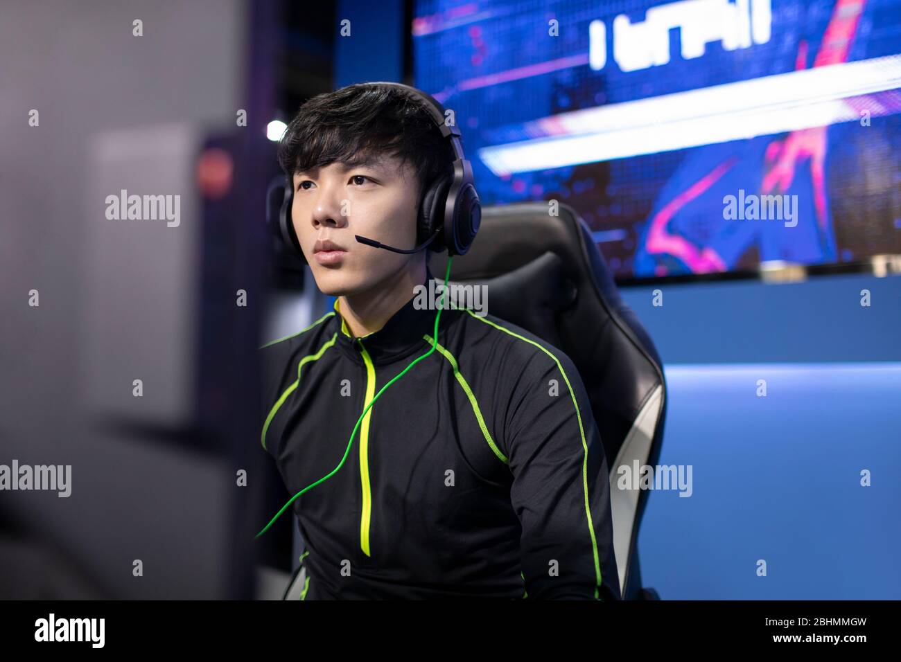 Young Chinese man playing esports Stock Photo - Alamy