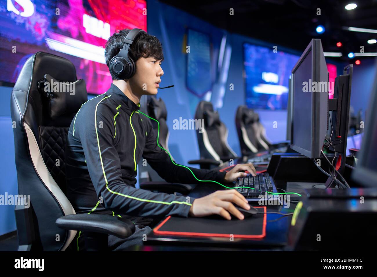 Young Chinese man playing esports Stock Photo - Alamy