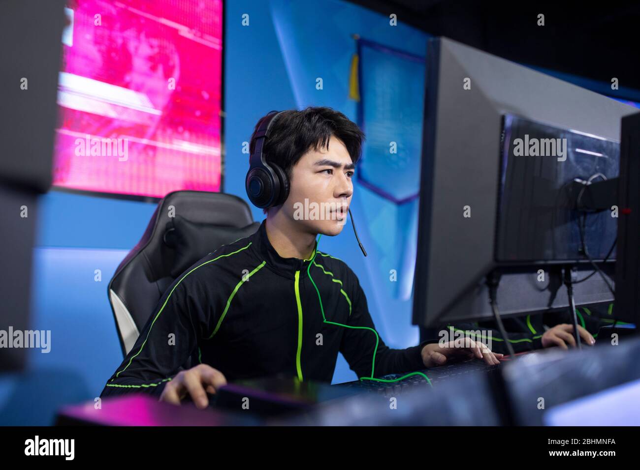 Young Chinese man playing esports Stock Photo - Alamy