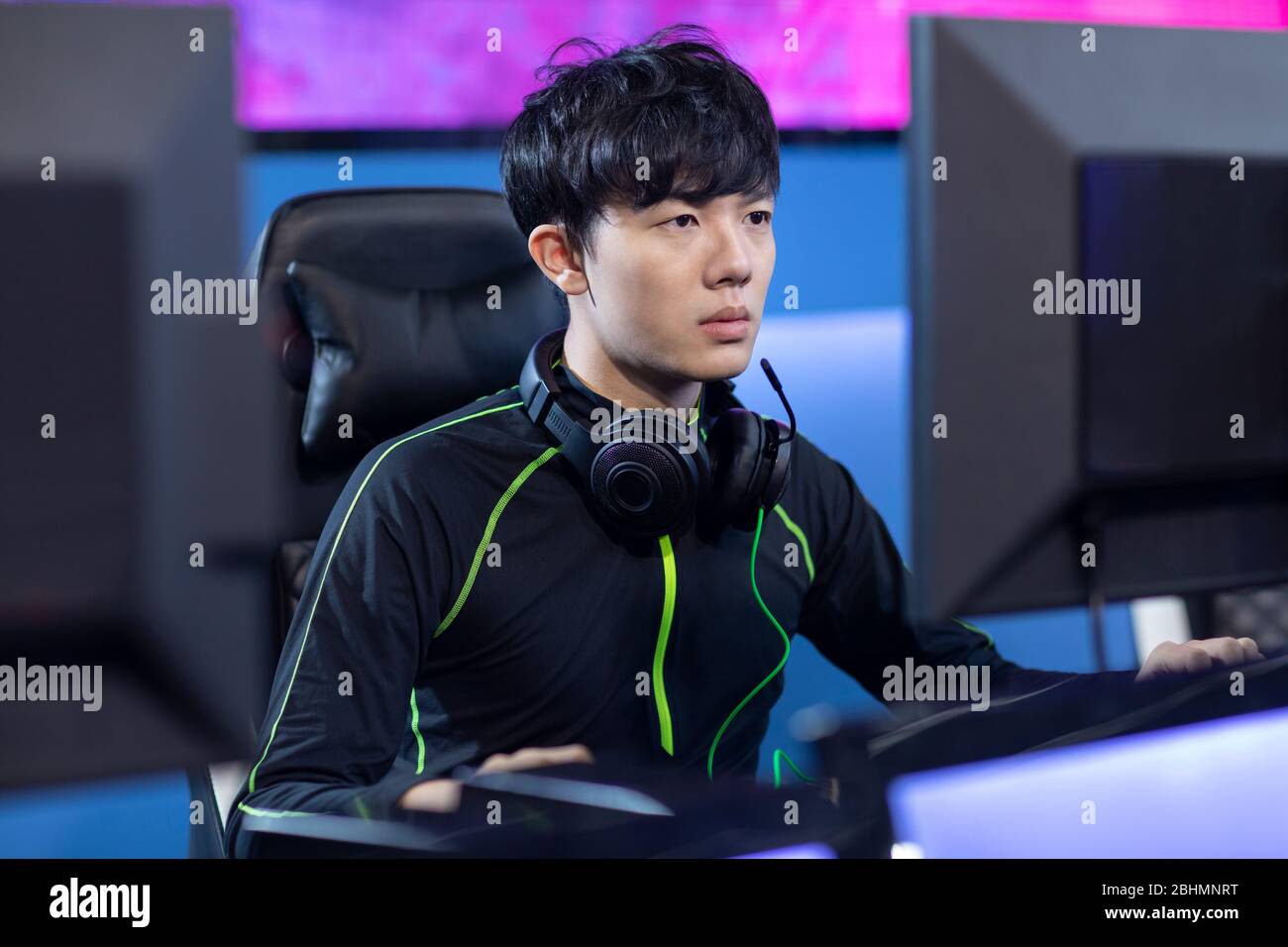 Young Chinese man playing esports Stock Photo - Alamy