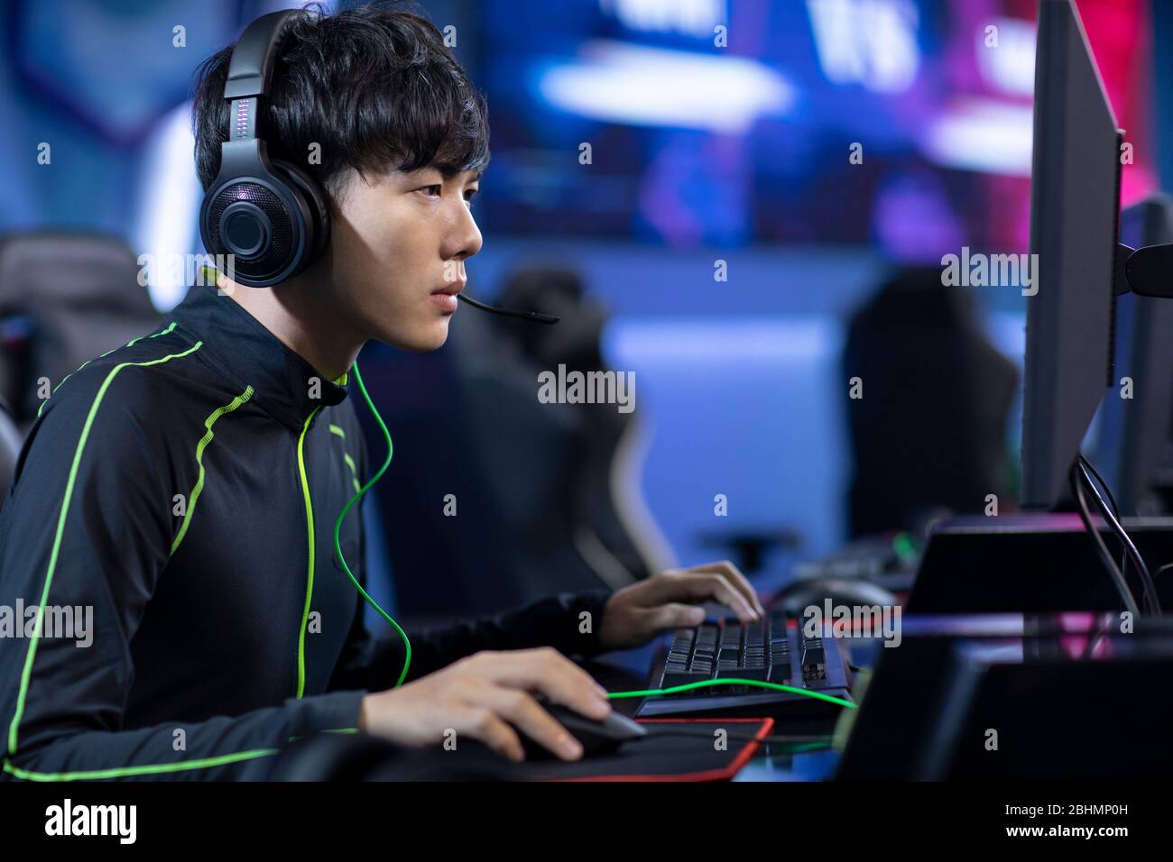 Young Chinese man playing esports Stock Photo - Alamy