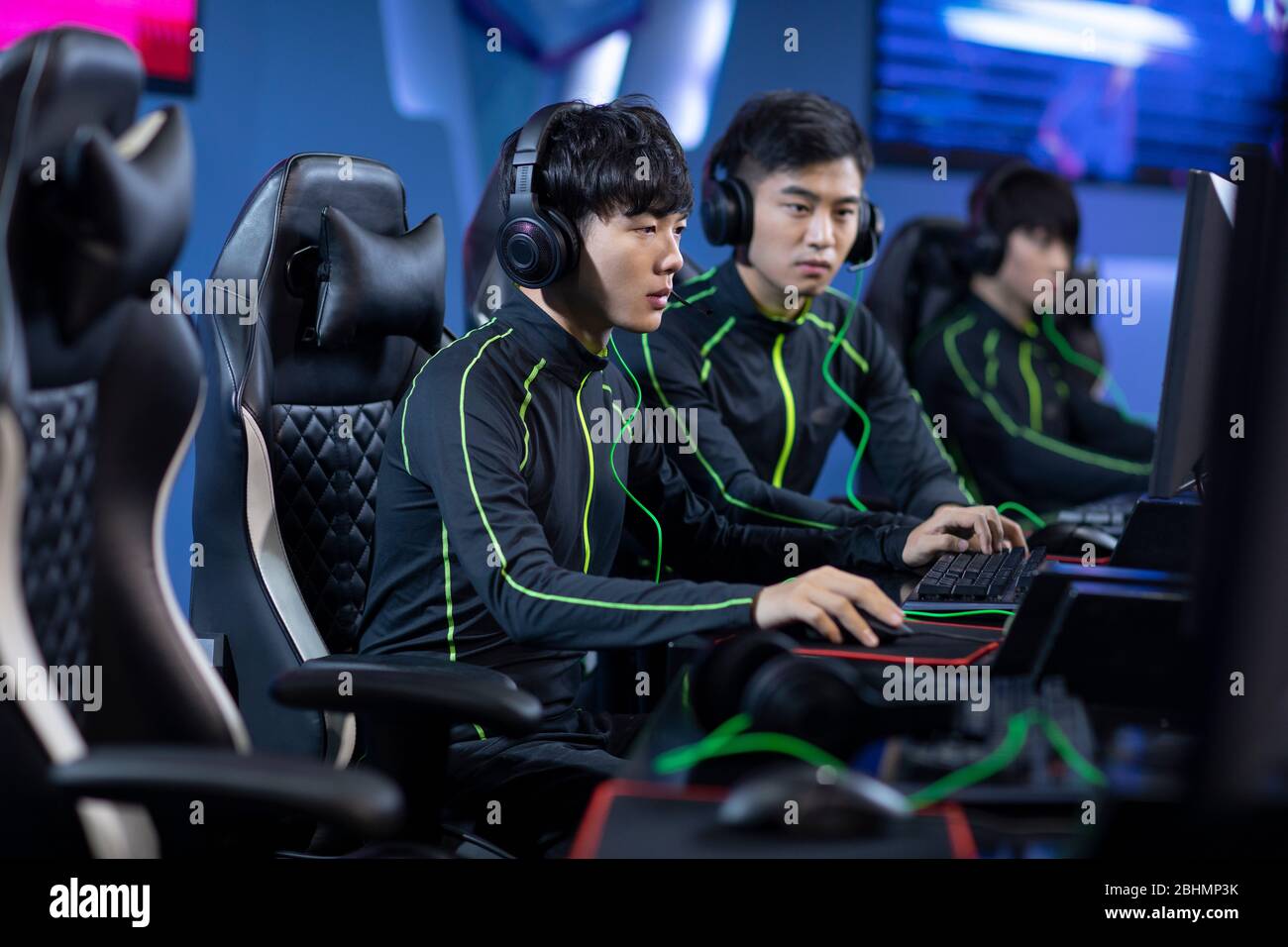 Young Chinese men playing esports Stock Photo - Alamy