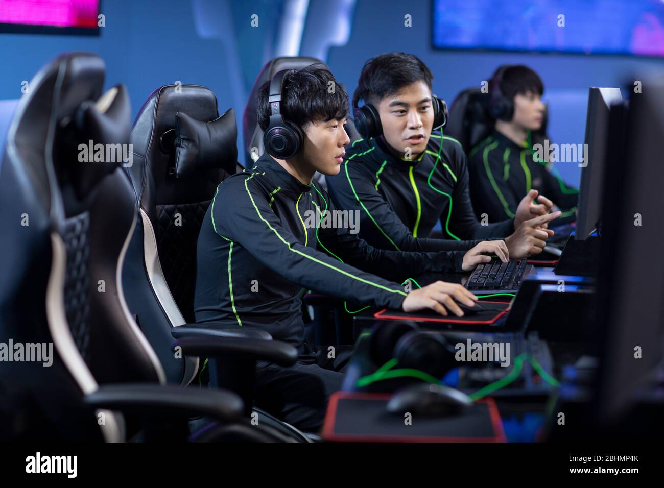 Young Chinese men playing esports Stock Photo - Alamy
