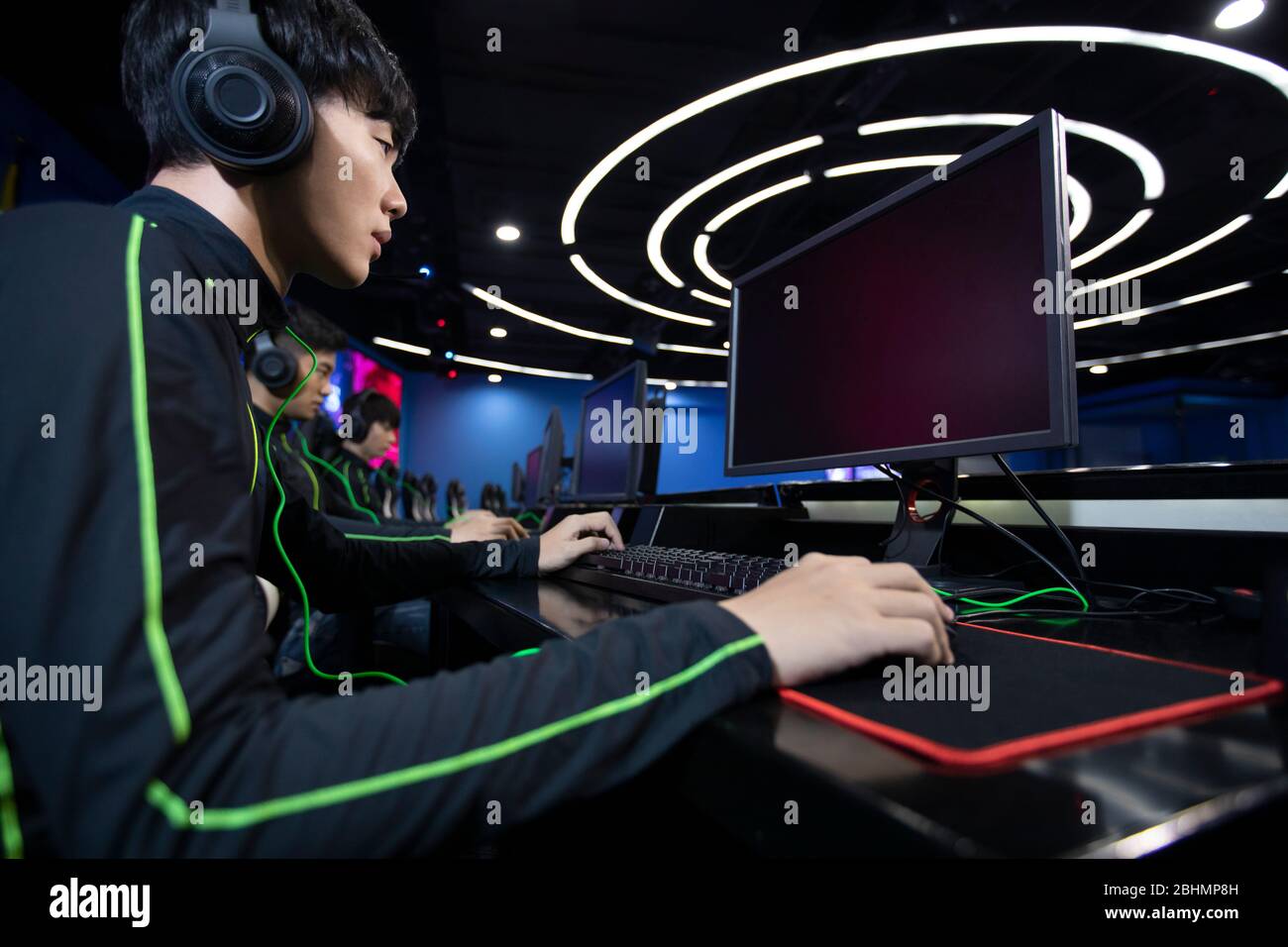Young Chinese men playing esports Stock Photo - Alamy