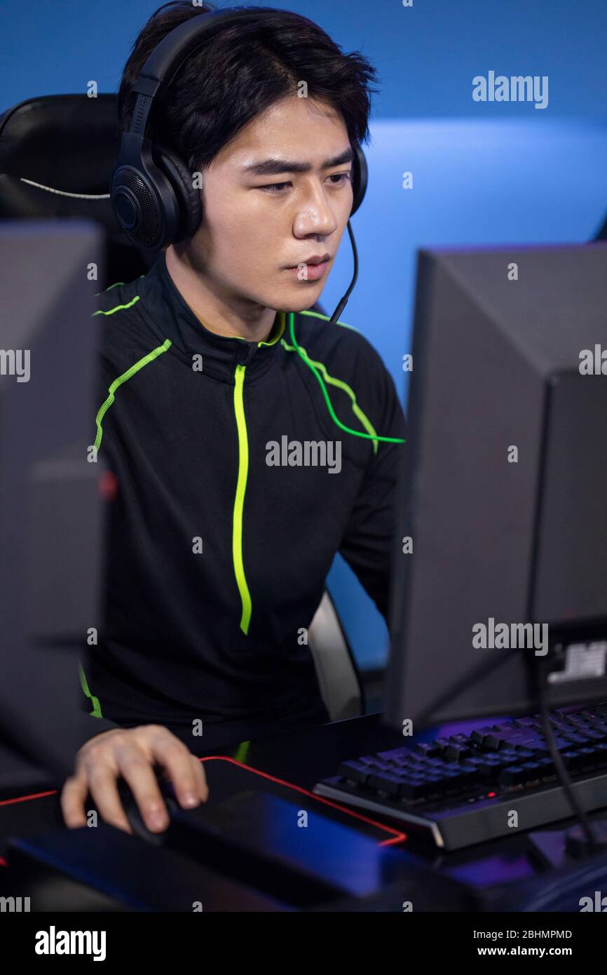 Young Chinese man playing esports Stock Photo - Alamy