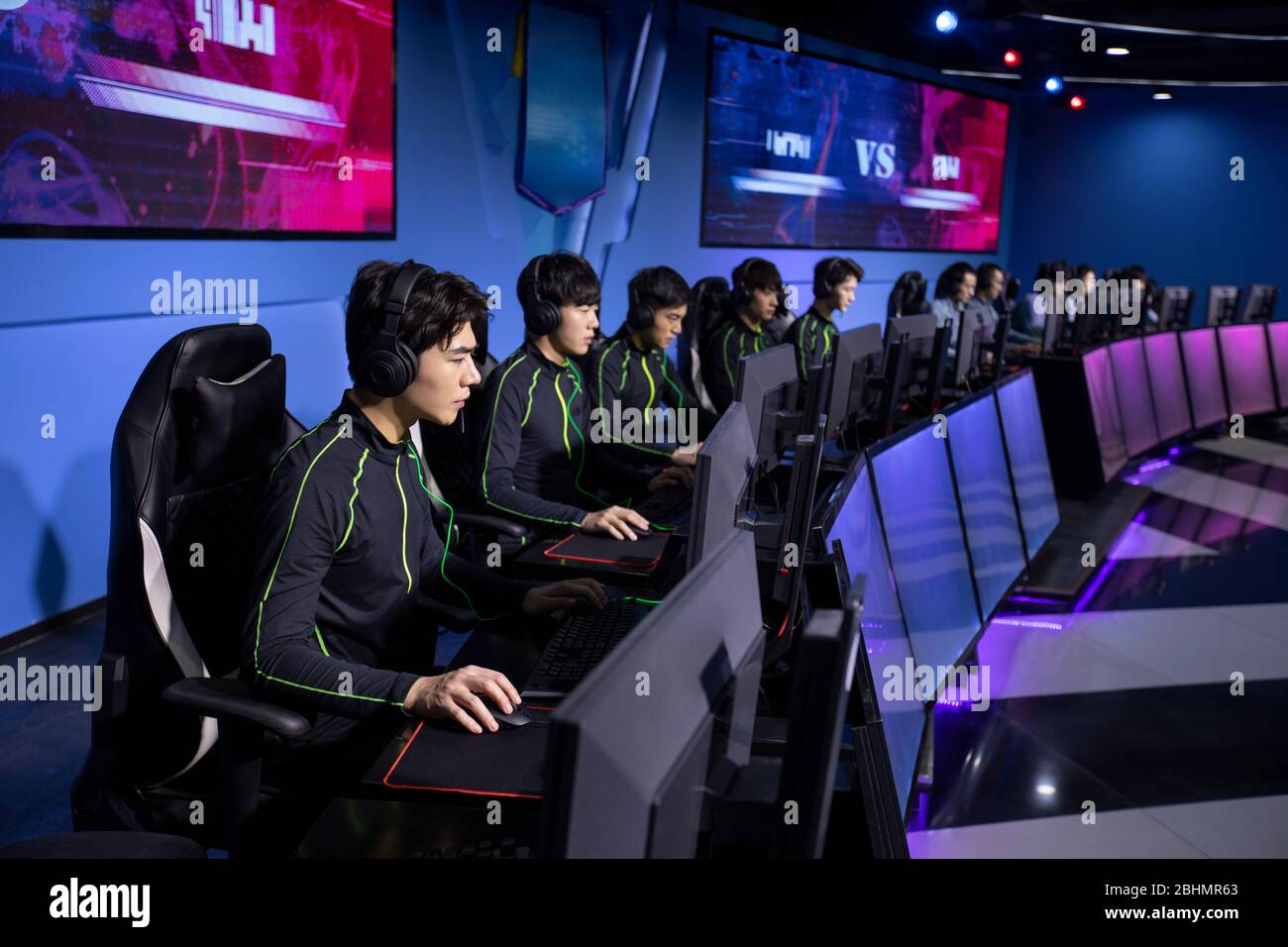 Young Chinese men playing esports Stock Photo - Alamy