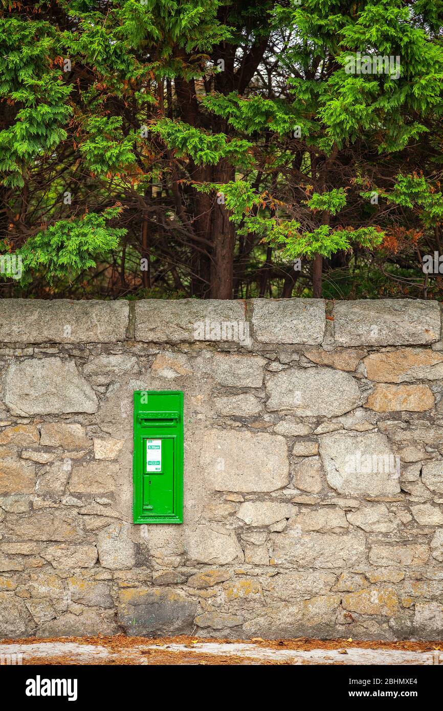 Green post box hi-res stock photography and images - Alamy
